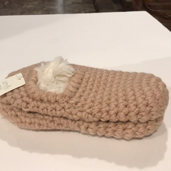 Lemon | Accessories | Nwt Lemon Knit Slippers With Faux Fur Lining ...